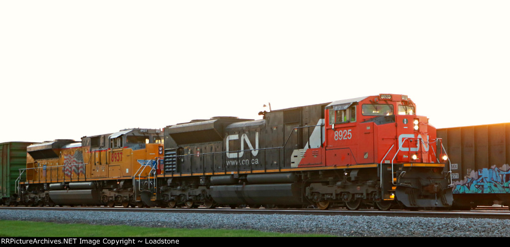 CN 8925 UP 8537